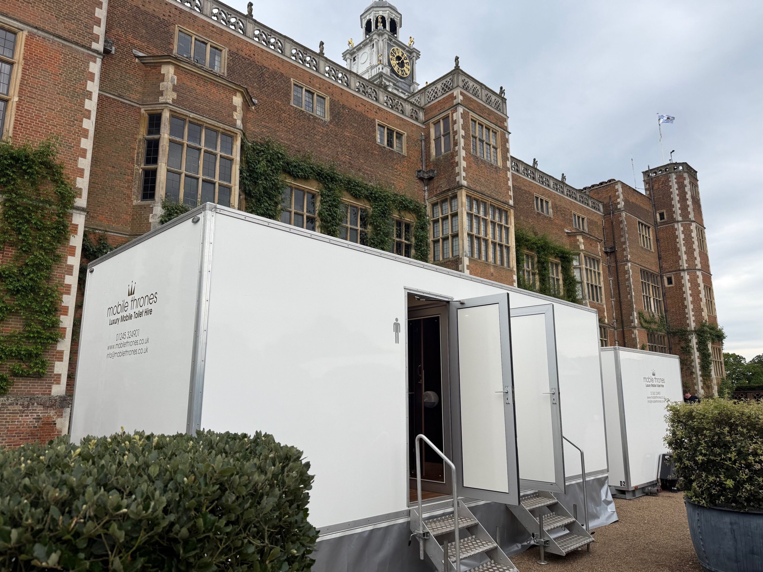 Extra Large Luxury White Mobile Toilet Unit